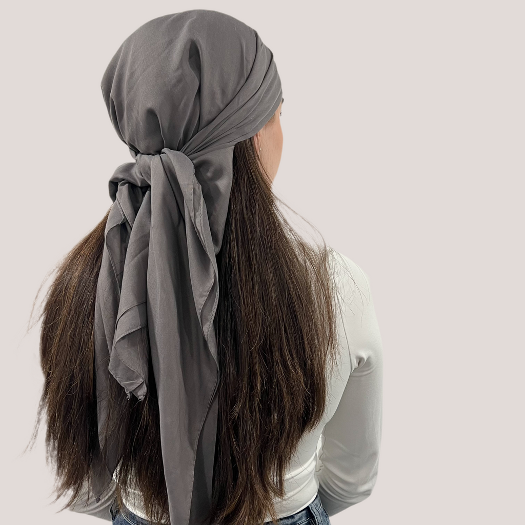 Gray Triangle Scarf – Valeri